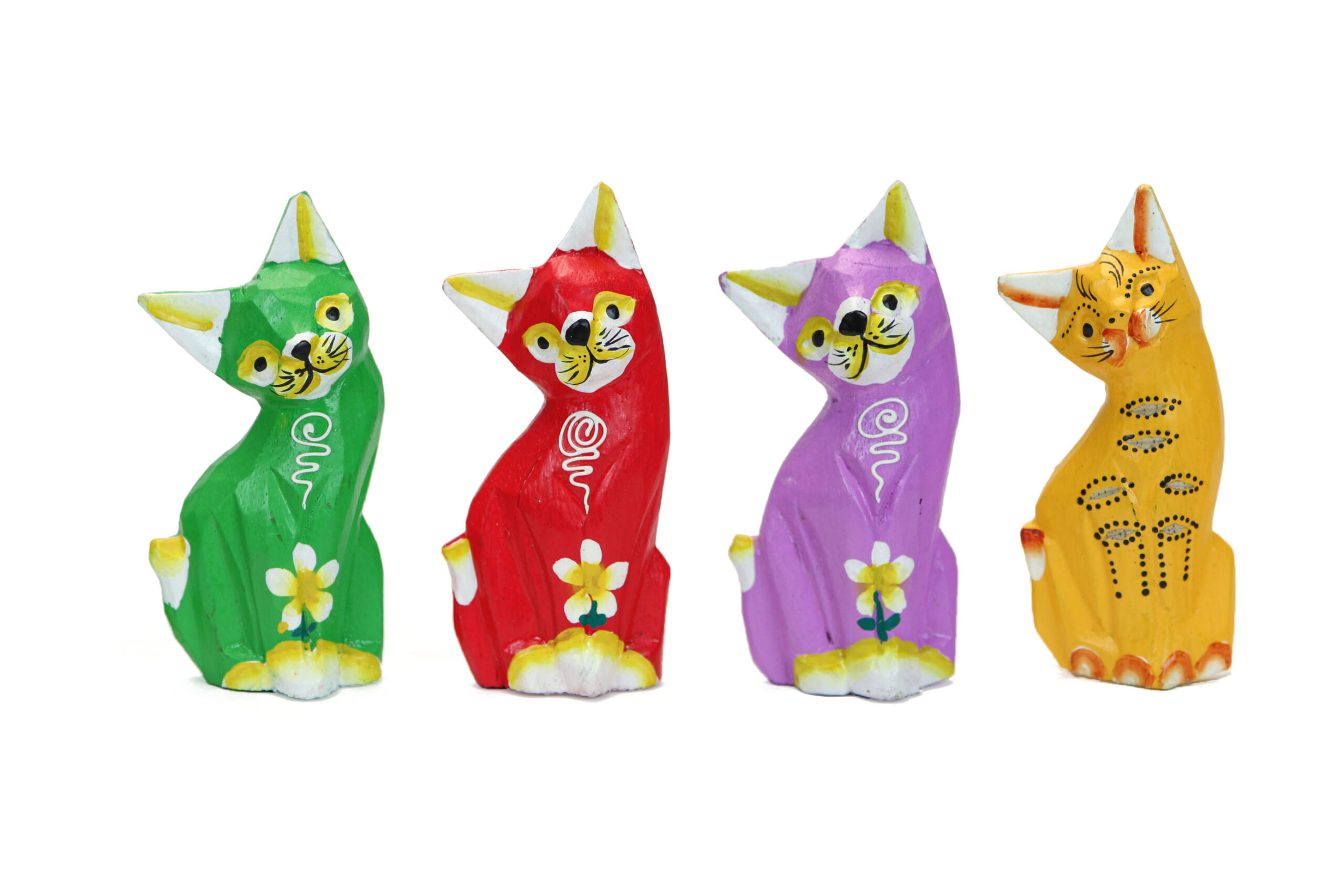 Drvene mačke s ukrasima, razne boje
